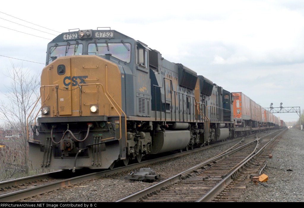 CSX 4752 @ Temple Rd. 04/23/2005
